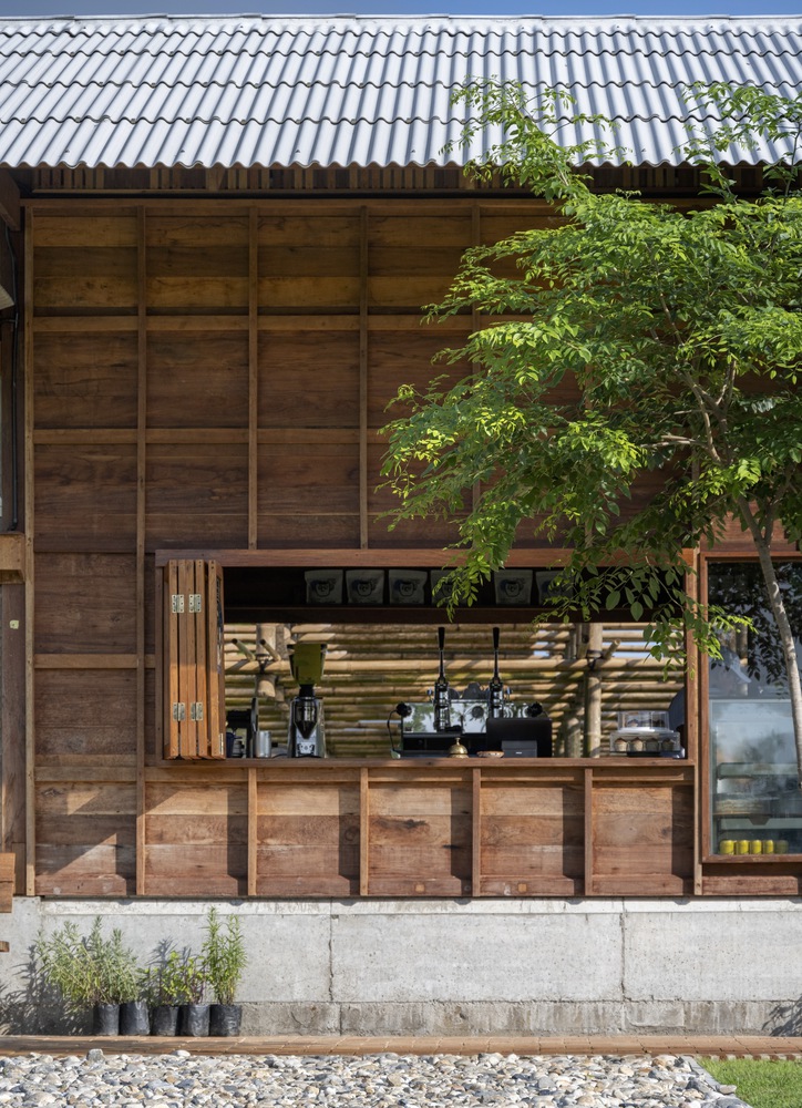 yangnar studio blends in thai rural nature and architecture at ...