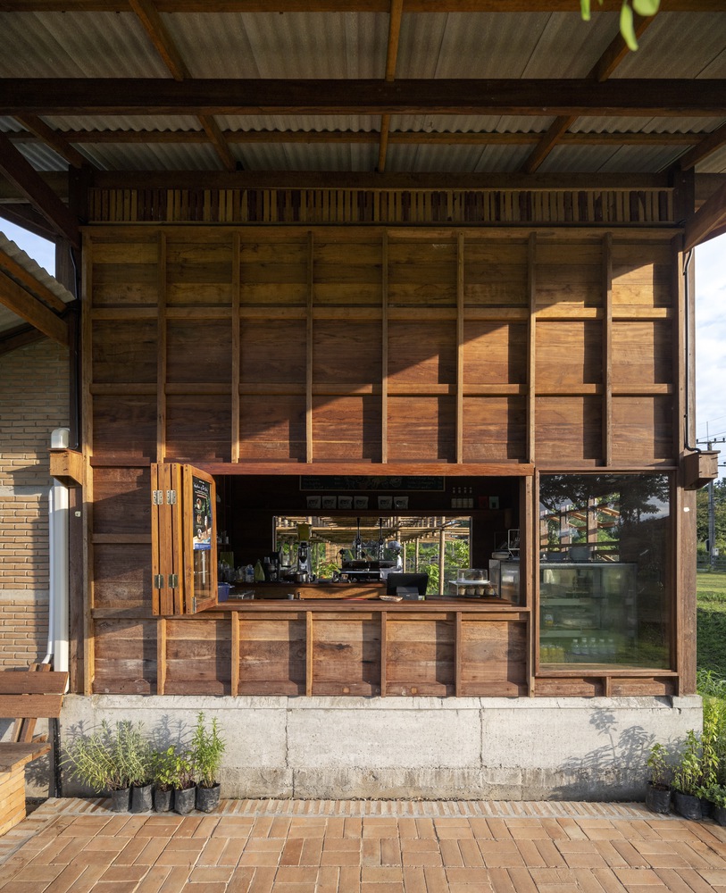 yangnar studio blends in thai rural nature and architecture at ...
