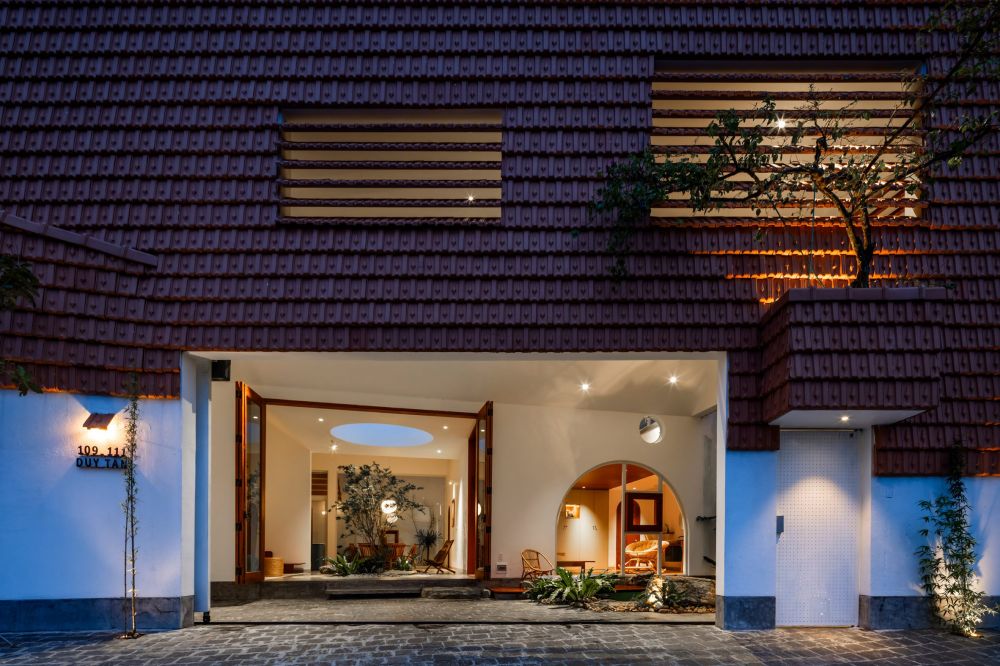 tile house exemplifies a harmonious unity of architecture and nature ...