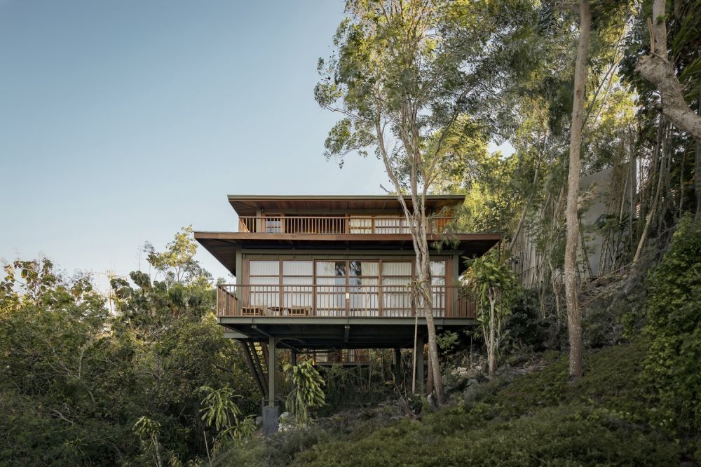 treehouse villa merges nature and luxury amidst bali's tropical retreat ...
