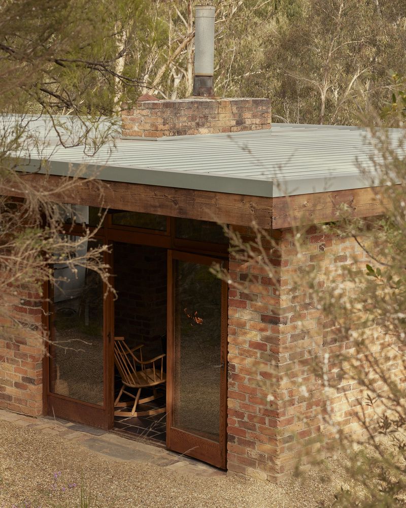vaughan howard architects and inplace restoration harmonize old and new ...