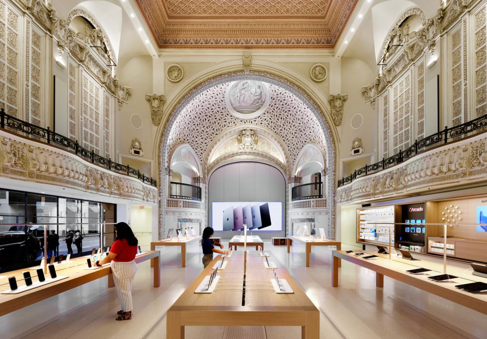 peek inside the majestic apple tower theater in downtown los angeles ...