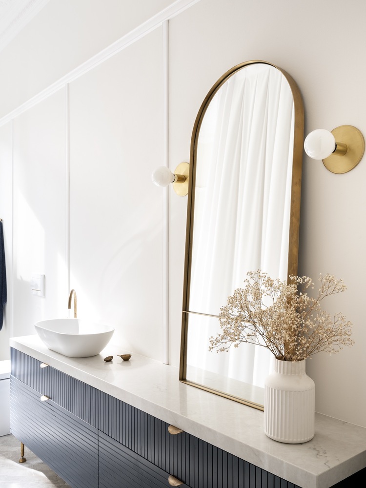 inside the soothing framed house, project by luis gomez-siu design ...